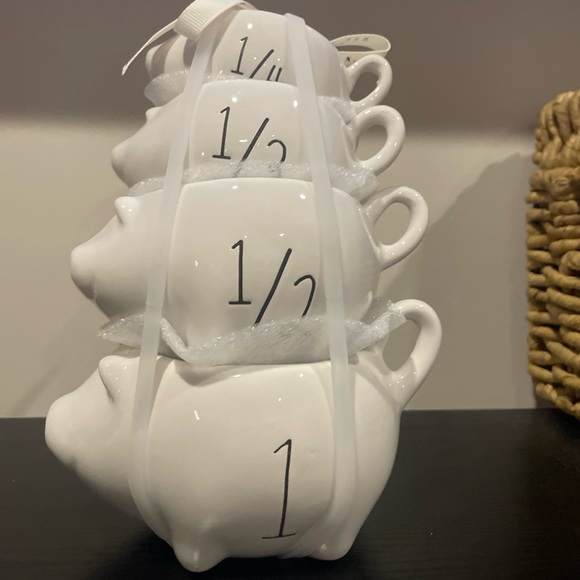 Rae Dunn | Kitchen | Rae Dunn Pig Measuring Cups Rare Htf Set Of 4 ...